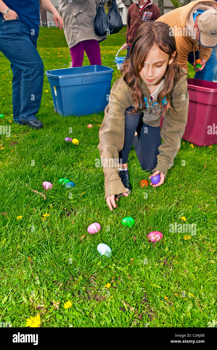 Children helping others hi-res stock photography and images - Alamy