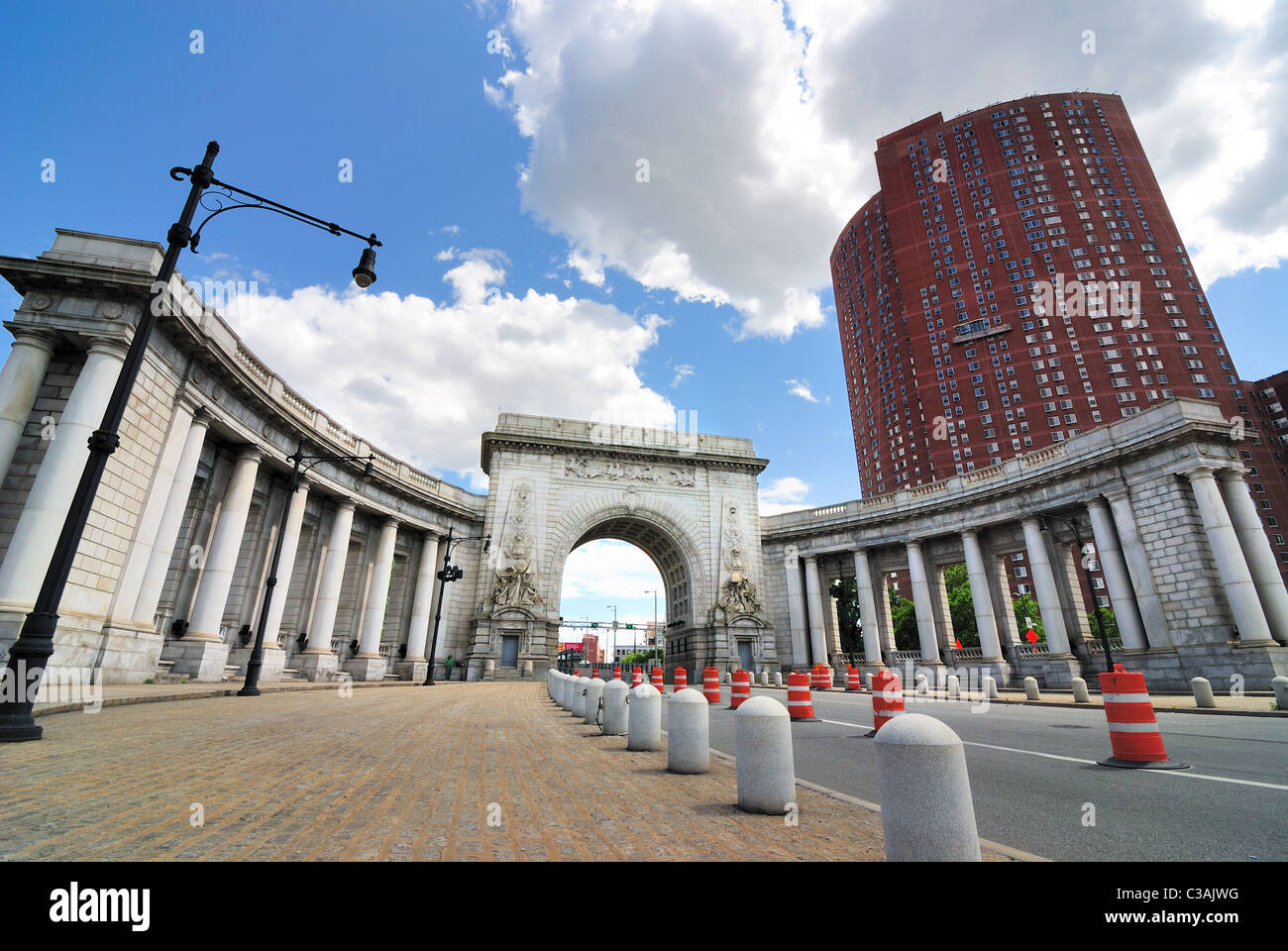 The Manhattan Bridge entrance in New York City Stock Photo - Alamy
