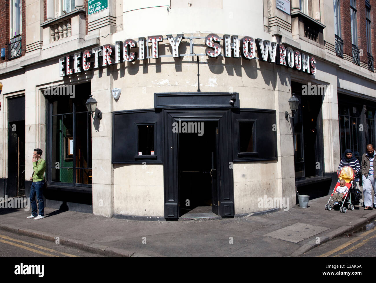 Hoxton square bar hi-res stock photography and images - Alamy