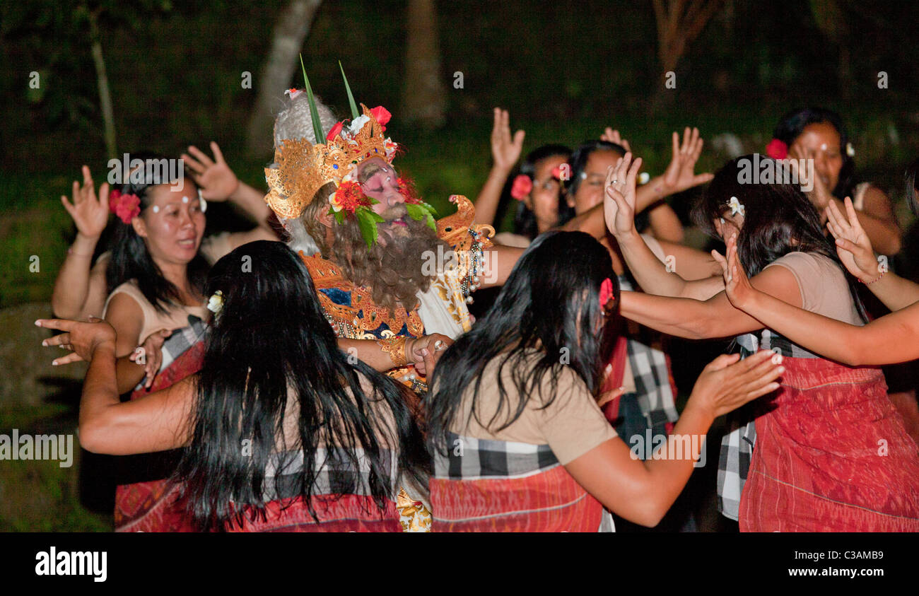 The JUNUNGAN village is the only female KECAK SRIKANDHI (RAMAYANA ...