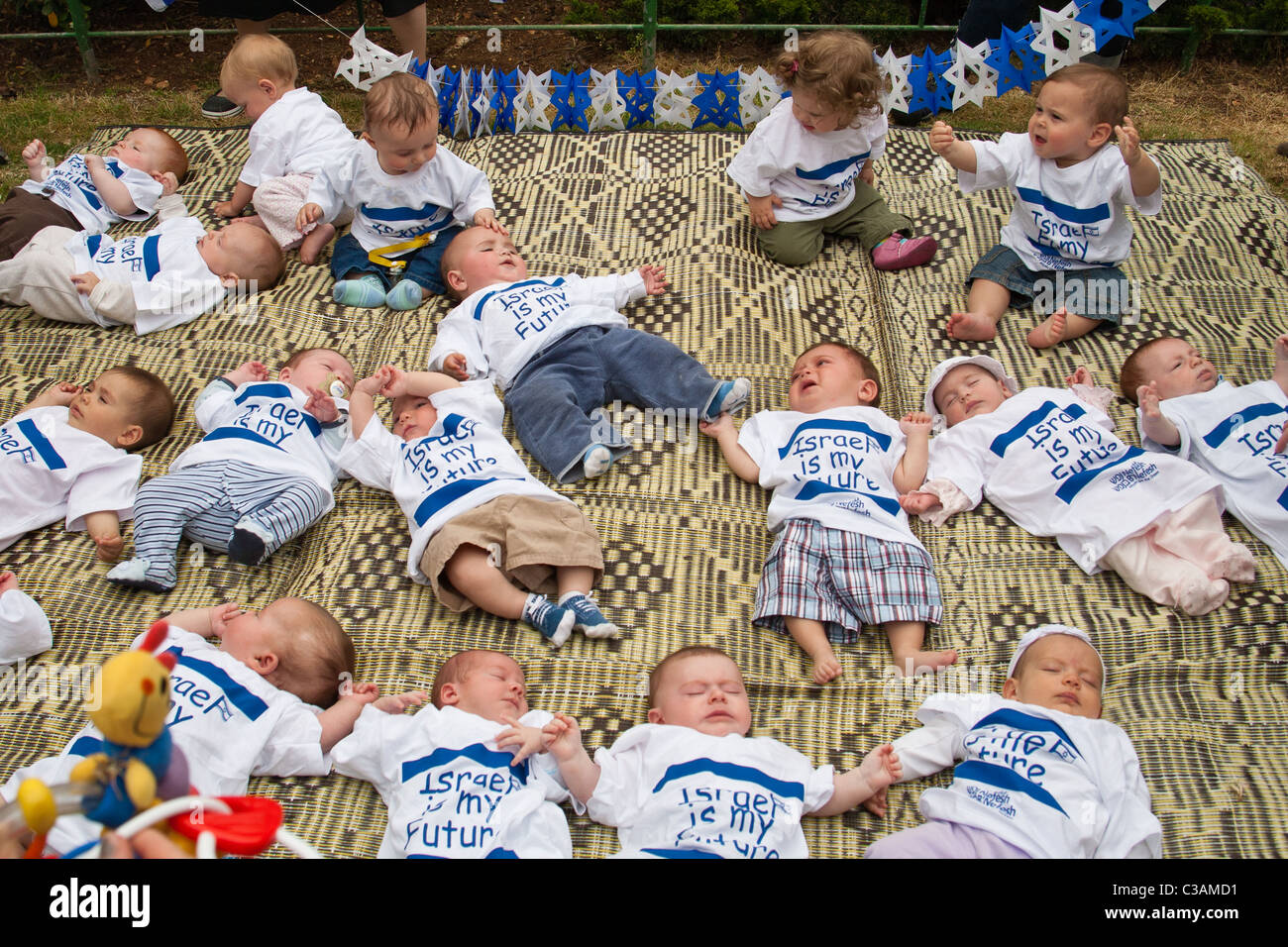 A morning in the park with babies born in the last year to new Israeli ...