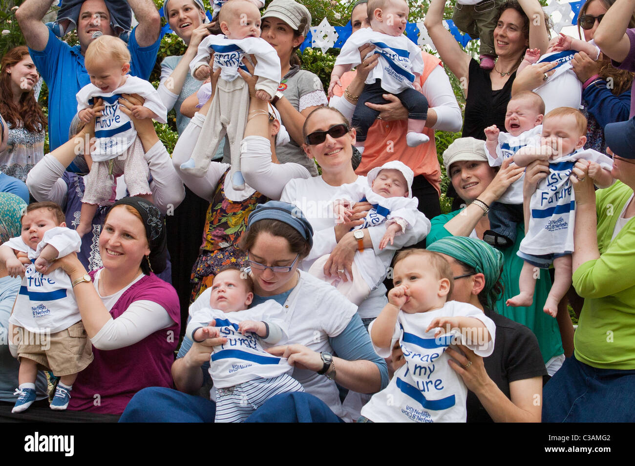 A morning in the park with babies born in the last year to new Israeli ...