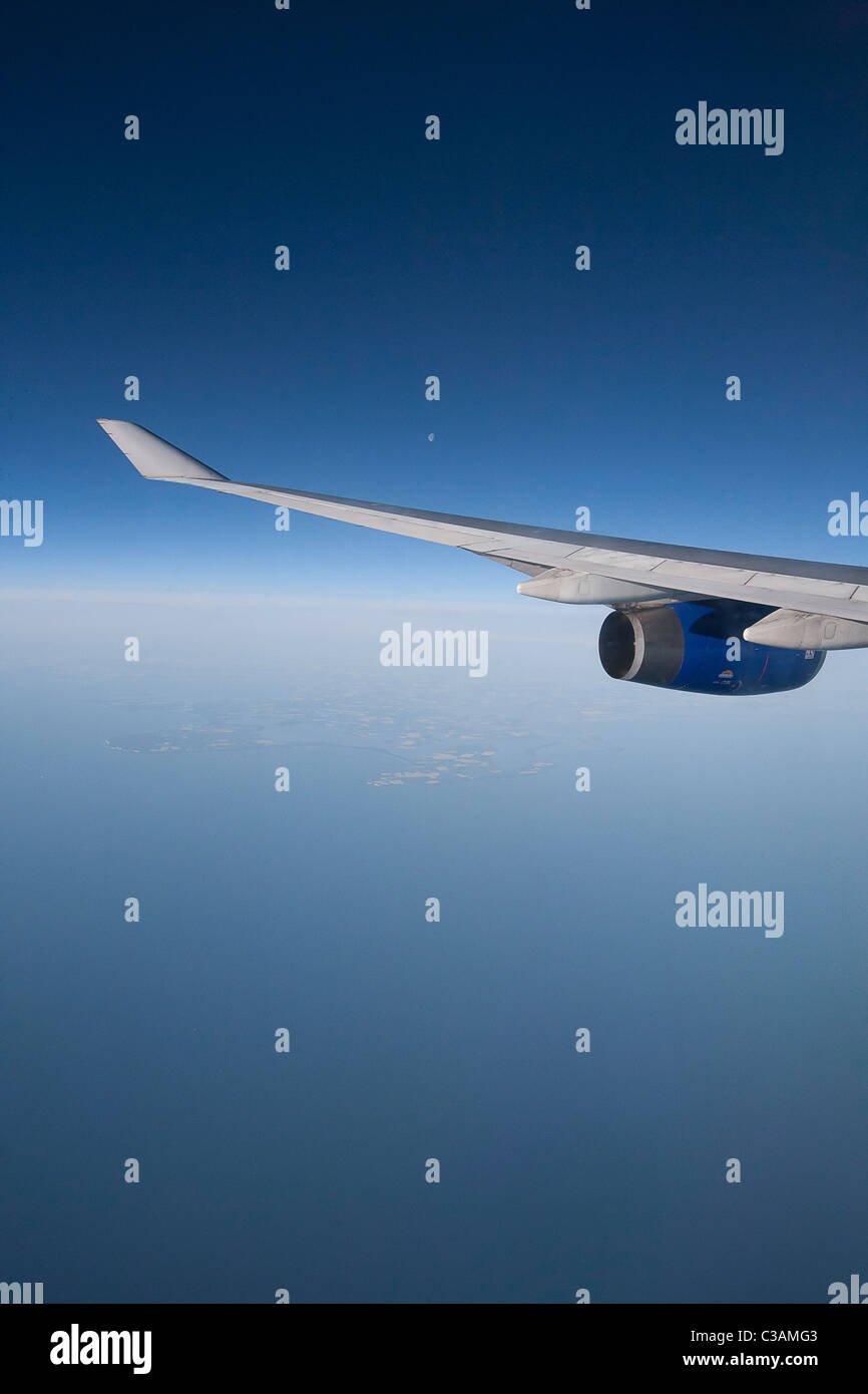 Aeroplane wing hi-res stock photography and images - Alamy
