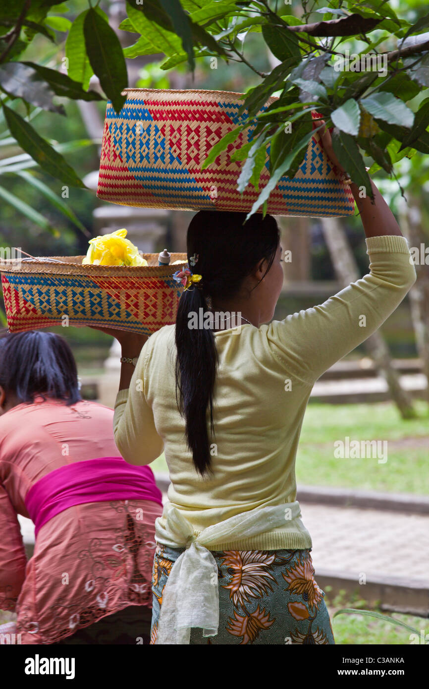 Devotee carrying basket offerings hi-res stock photography and images ...