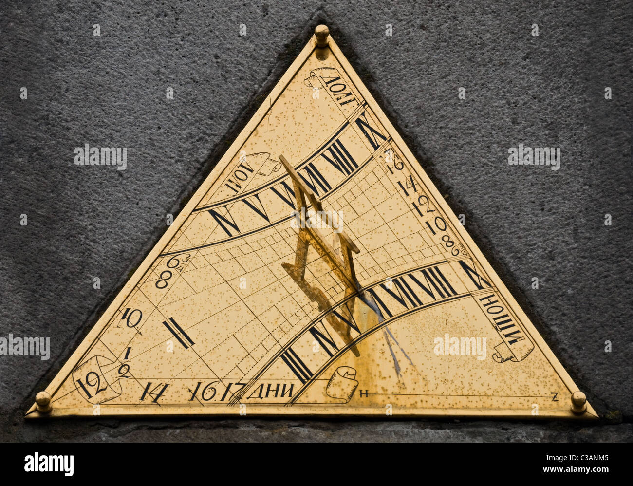 Antique sundial hi-res stock photography and images - Alamy