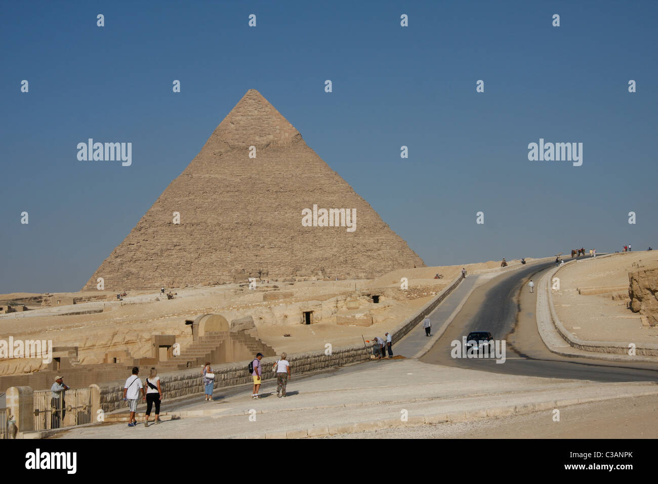 The Khafre/Chephren pyramid at Giza, Cairo, Egypt Stock Photo - Alamy