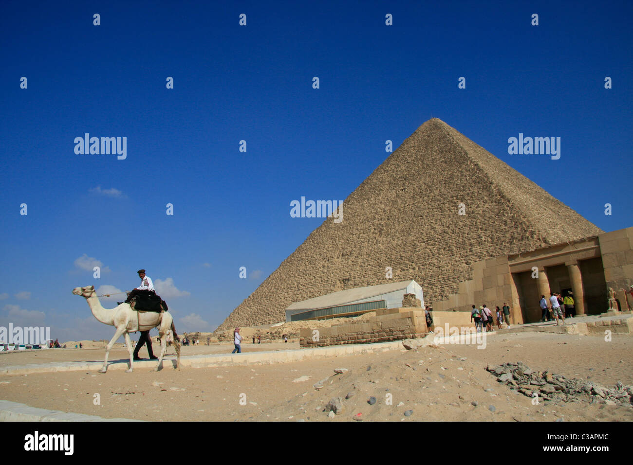 The Cheops/Khufu pyramid at Giza, Cairo, Egypt Stock Photo - Alamy