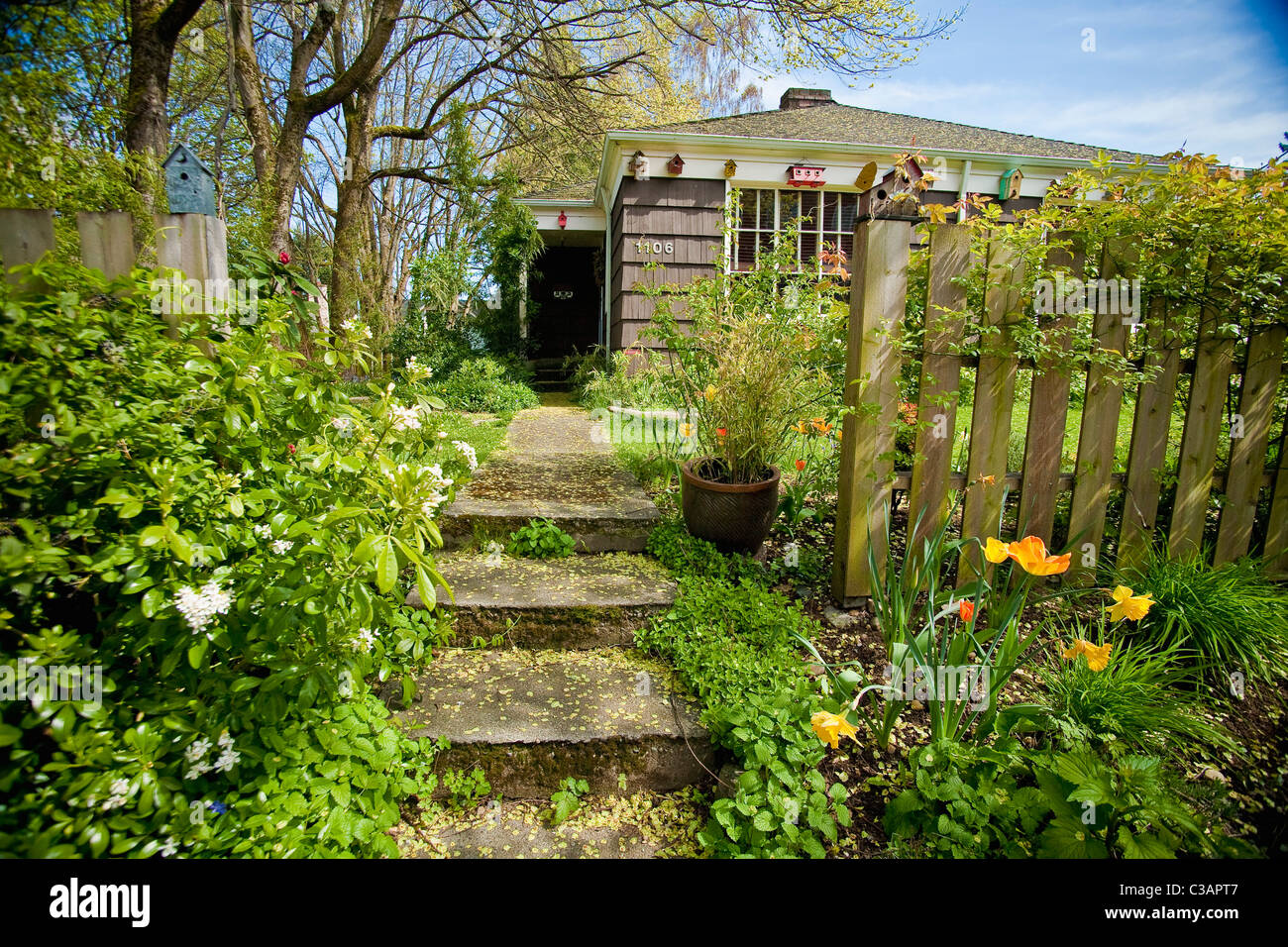 front steps and walkway to small house Stock Photo - Alamy