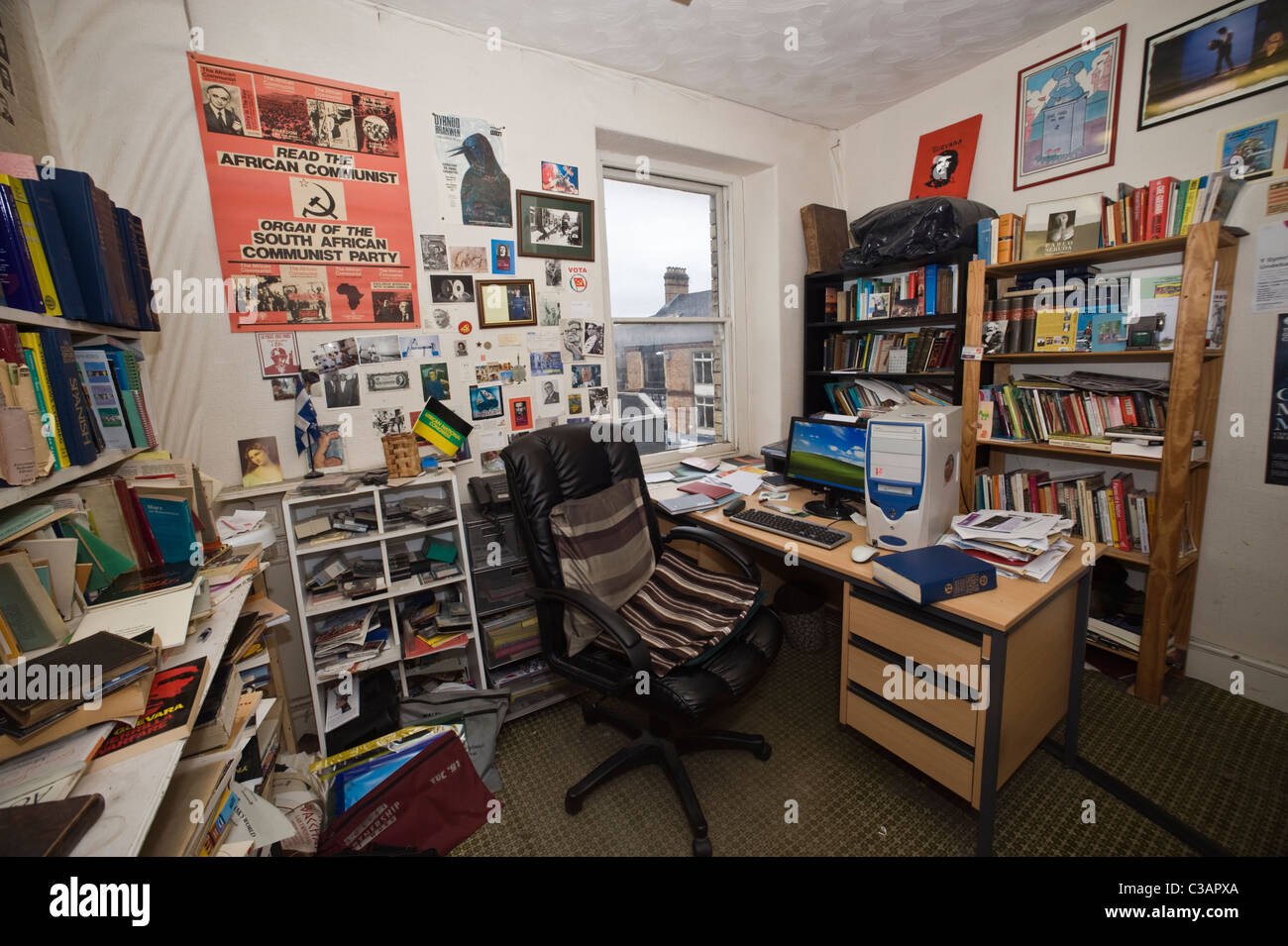 Writers room hi-res stock photography and images - Alamy