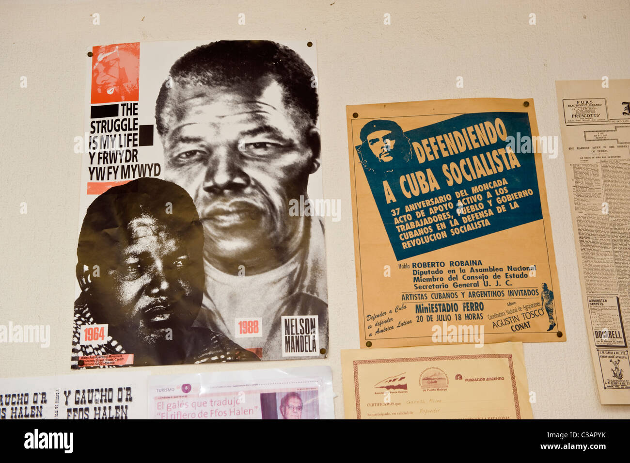 Left wing posters hi-res stock photography and images - Alamy