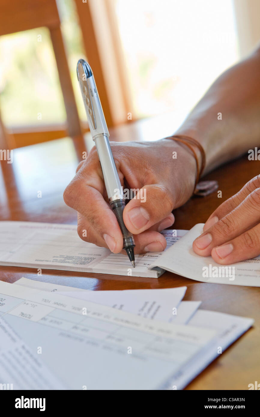 Checkbook hi-res stock photography and images - Alamy