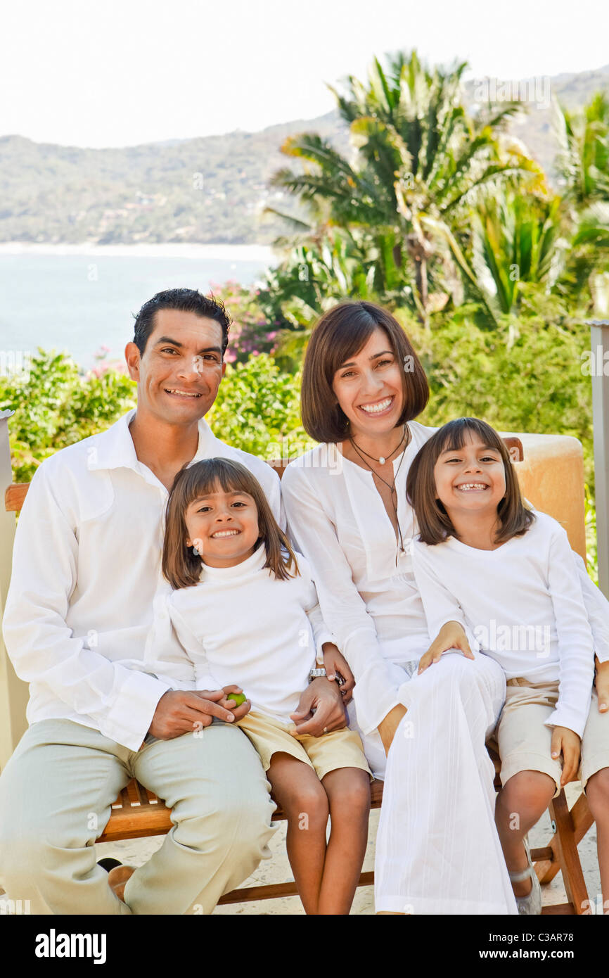 portrait of parents with two daughters Stock Photo - Alamy