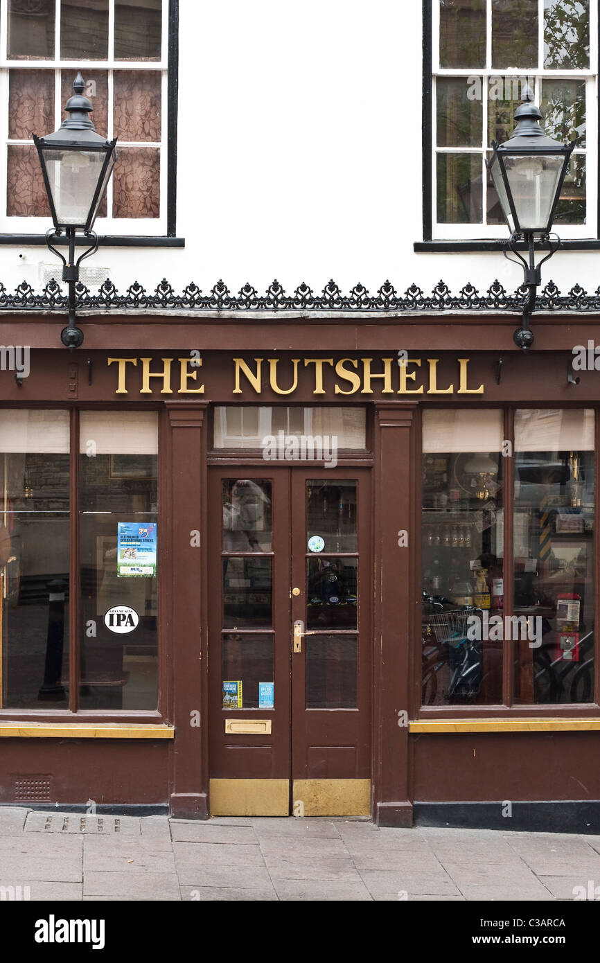 The Nutshell pub in Bury St edmunds Stock Photo - Alamy