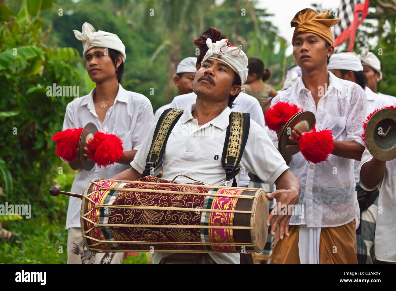 Cymbals hi-res stock photography and images - Alamy