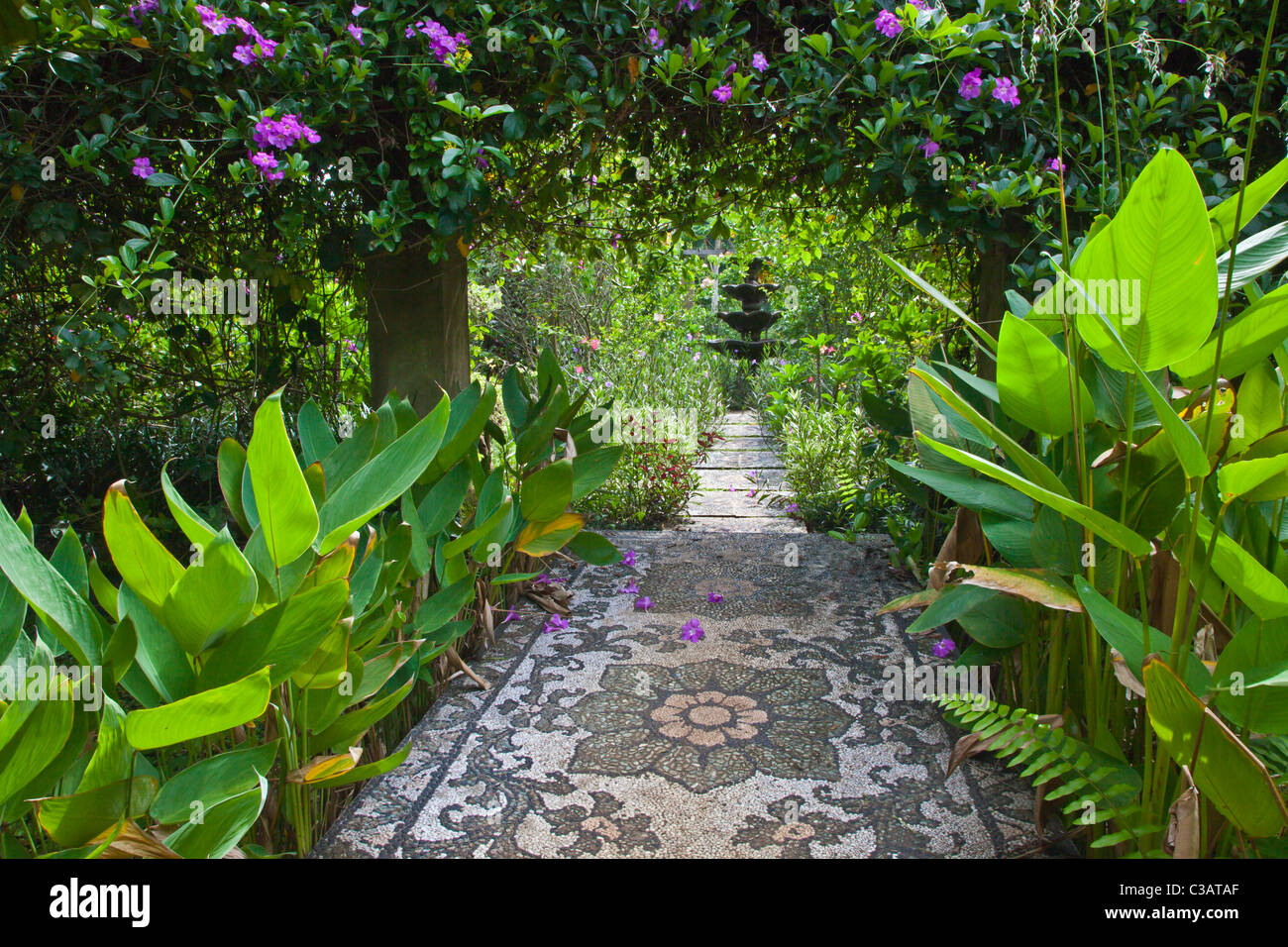 Islamic garden hi-res stock photography and images - Alamy