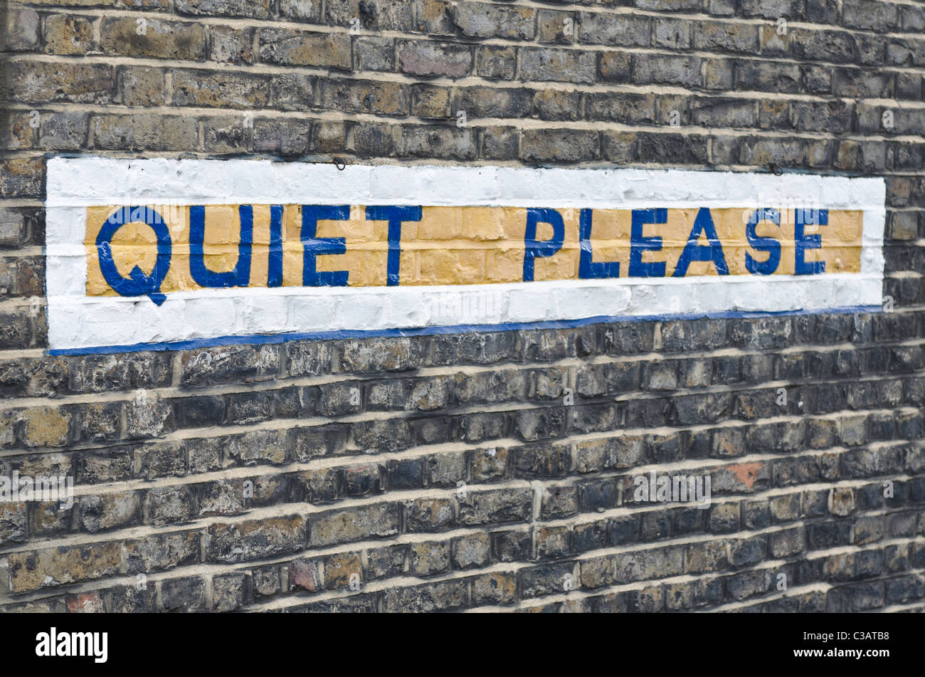 Quiet please sign hi-res stock photography and images - Alamy