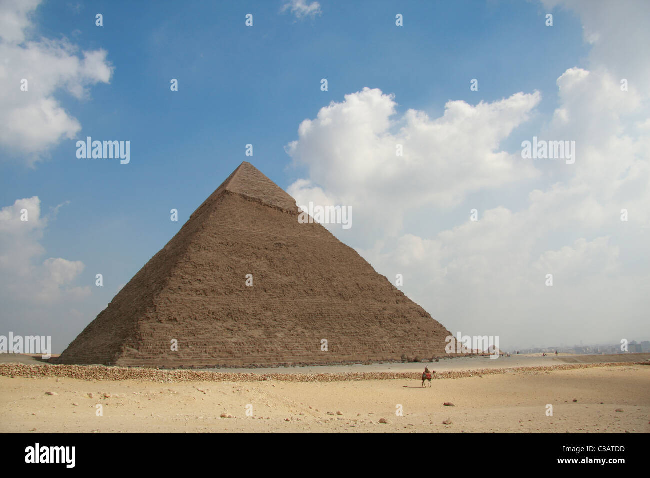The Khafre/Chephren pyramid at Giza, Cairo, Egypt Stock Photo - Alamy