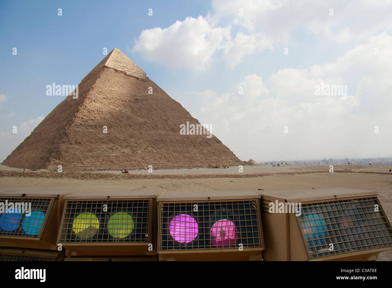 The Khafre/Chephren pyramid at Giza, Cairo, Egypt Stock Photo - Alamy