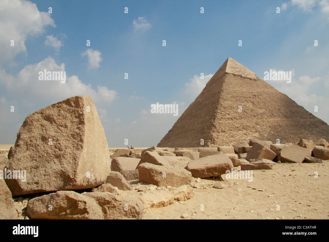 The Khafre/Chephren pyramid at Giza, Cairo, Egypt Stock Photo - Alamy