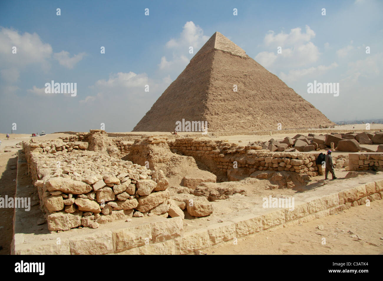 The Khafre/Chephren pyramid at Giza, Cairo, Egypt Stock Photo - Alamy
