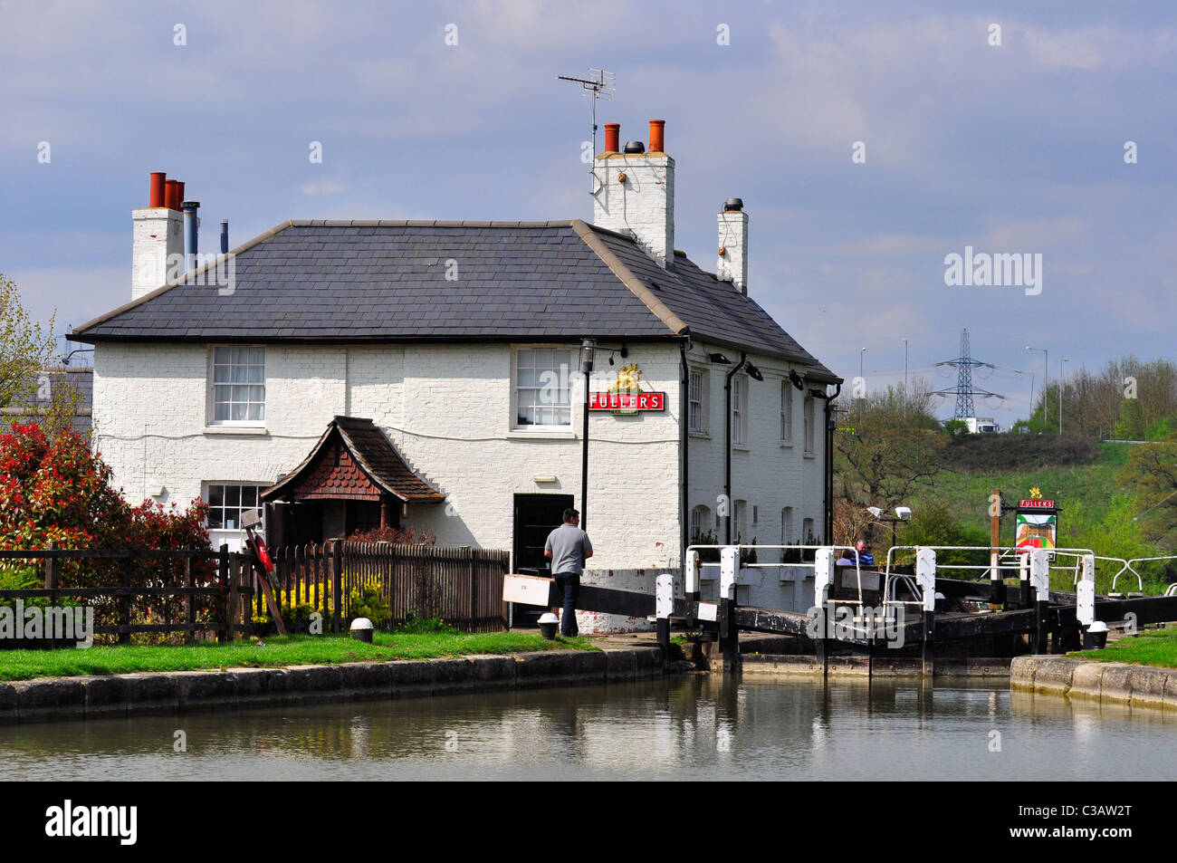 The Grove Lock "Fuller's Pub" by a canal lock in Bedfordshire Stock ...