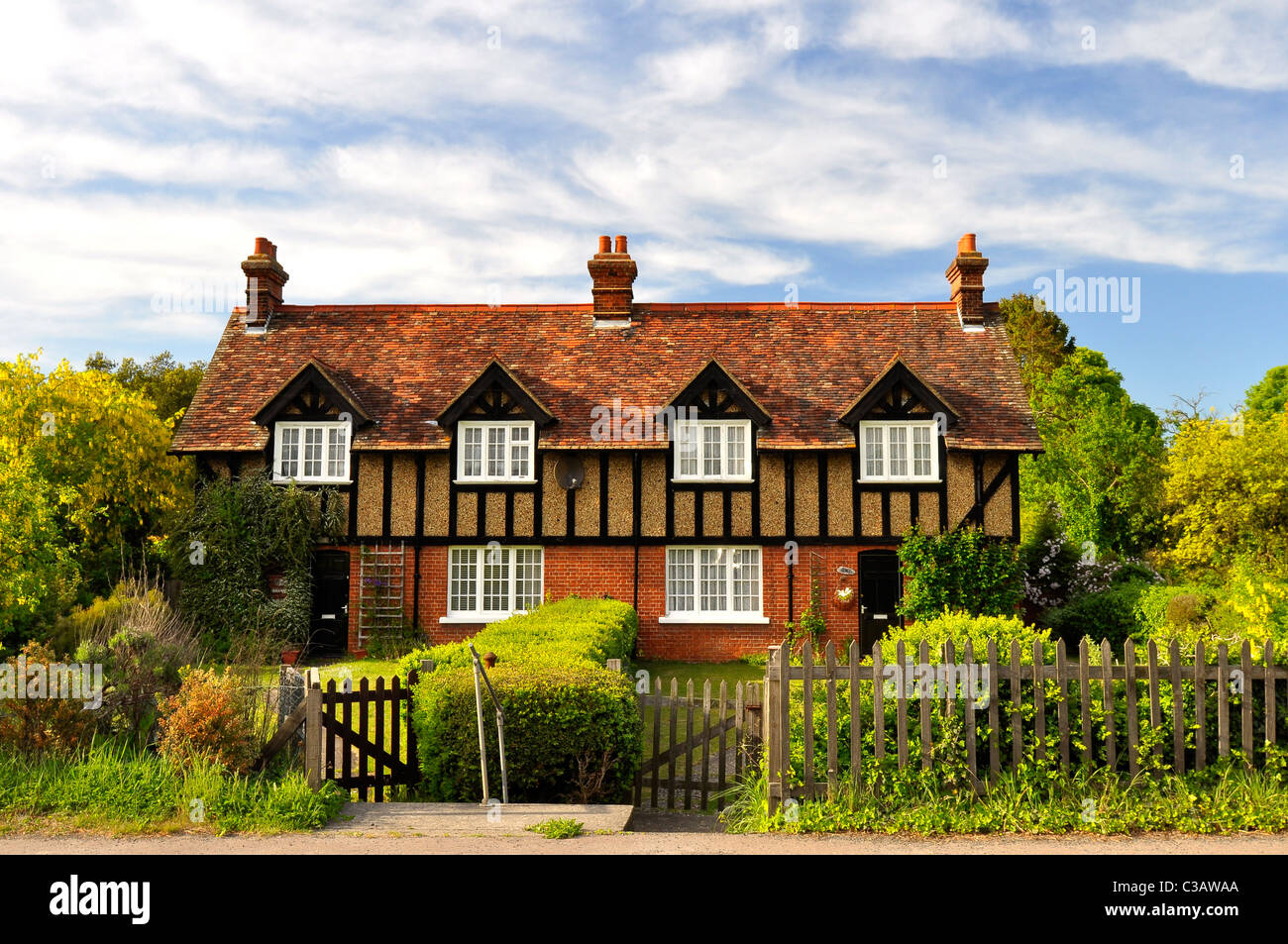 Tudor rural hi-res stock photography and images - Alamy