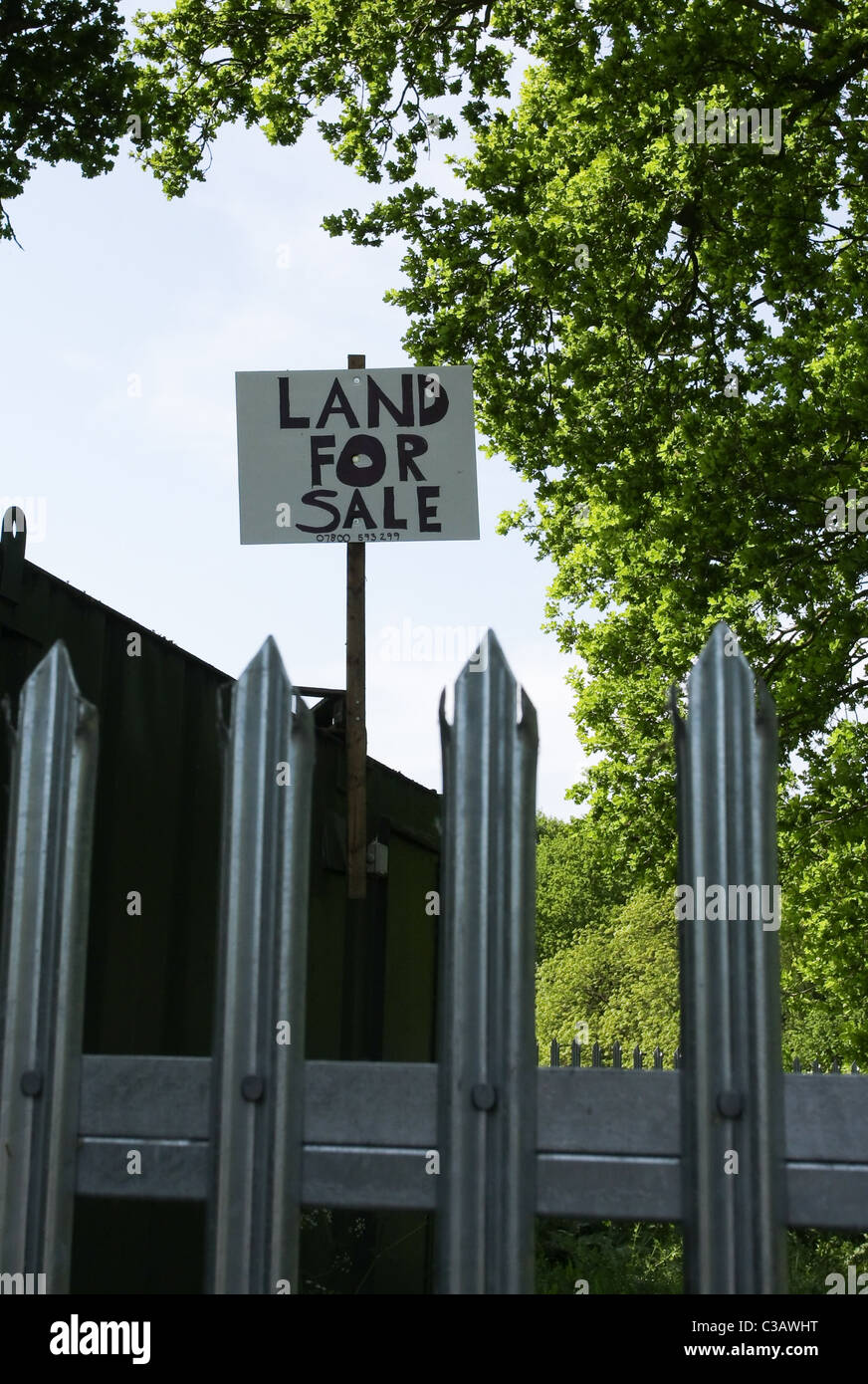 Land for sale sign hi-res stock photography and images - Alamy