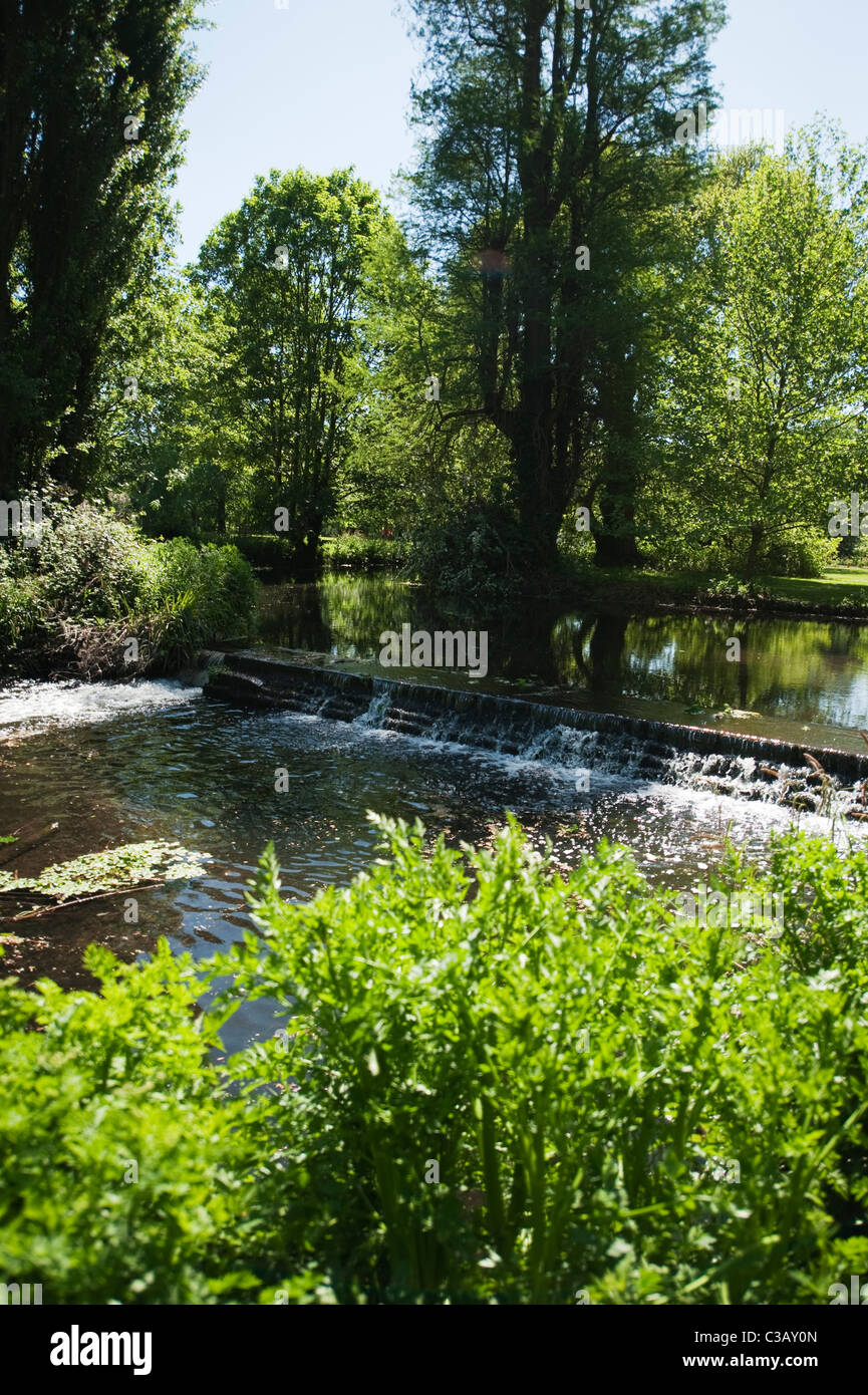 River wandle weir hi-res stock photography and images - Alamy