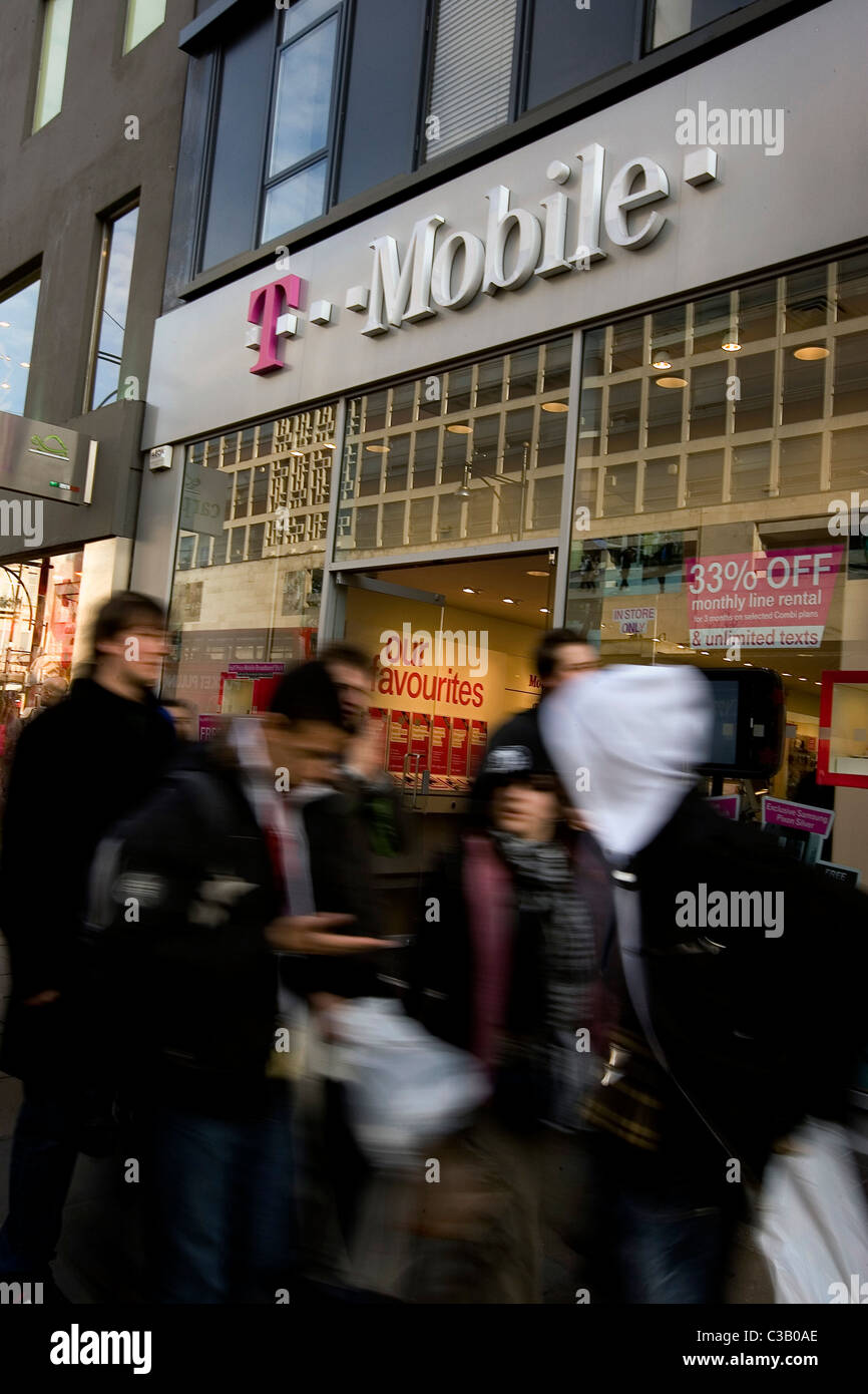 External photo t mobile store on hi-res stock photography and images ...