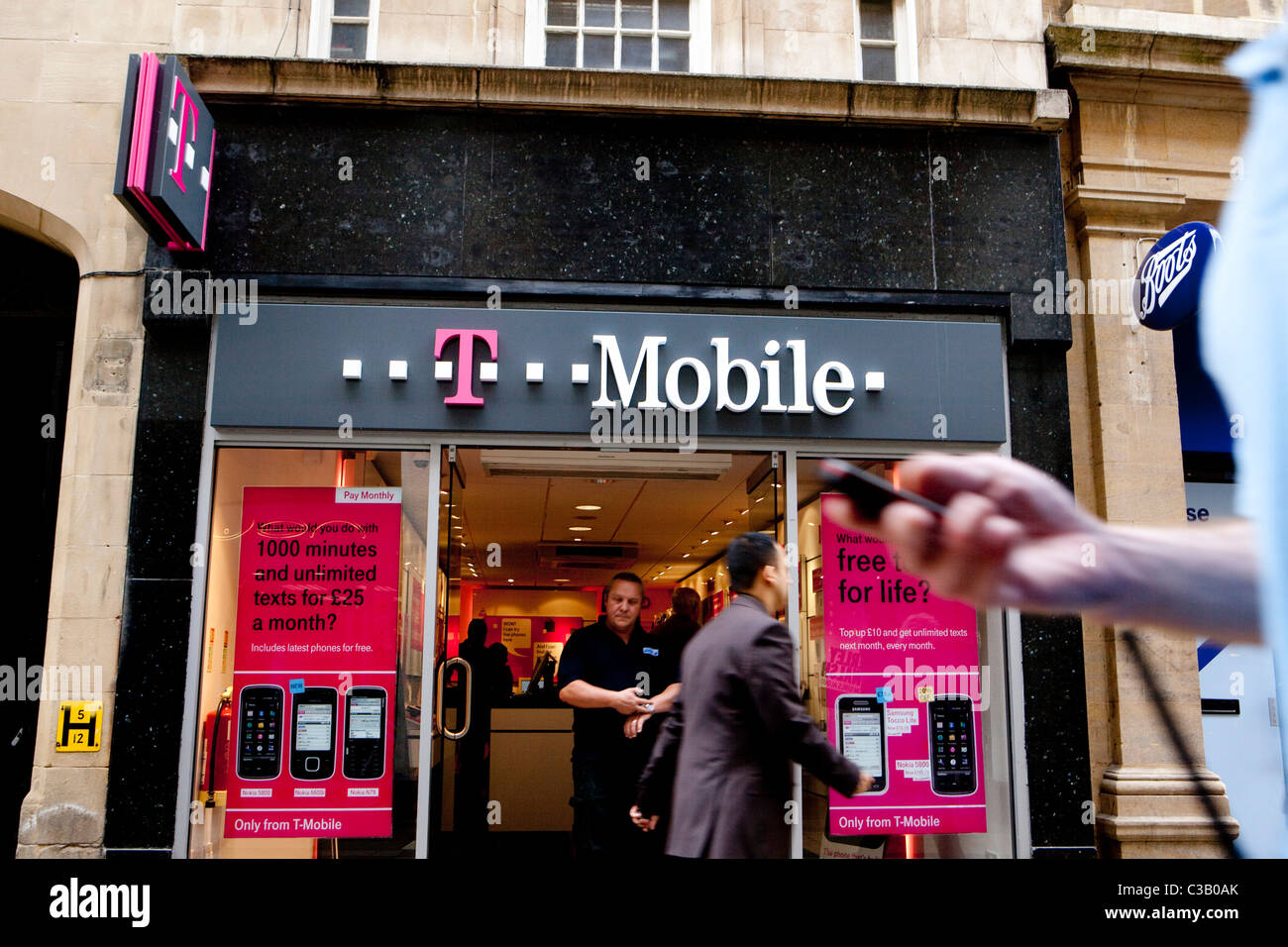 T mobile store hi-res stock photography and images - Alamy