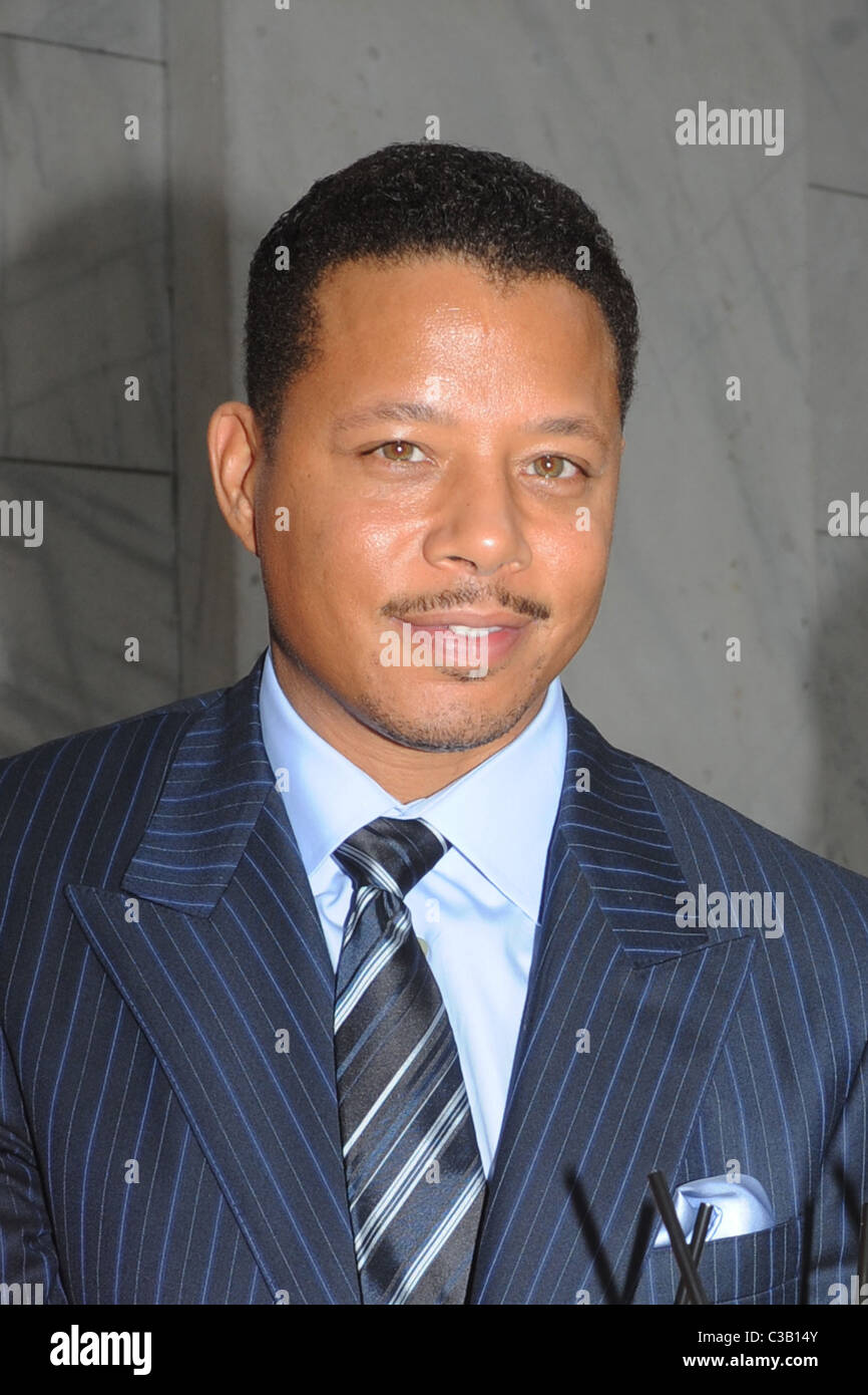 Terrence Howard sells lemonade outside of the Ritz-Carlton to raise ...