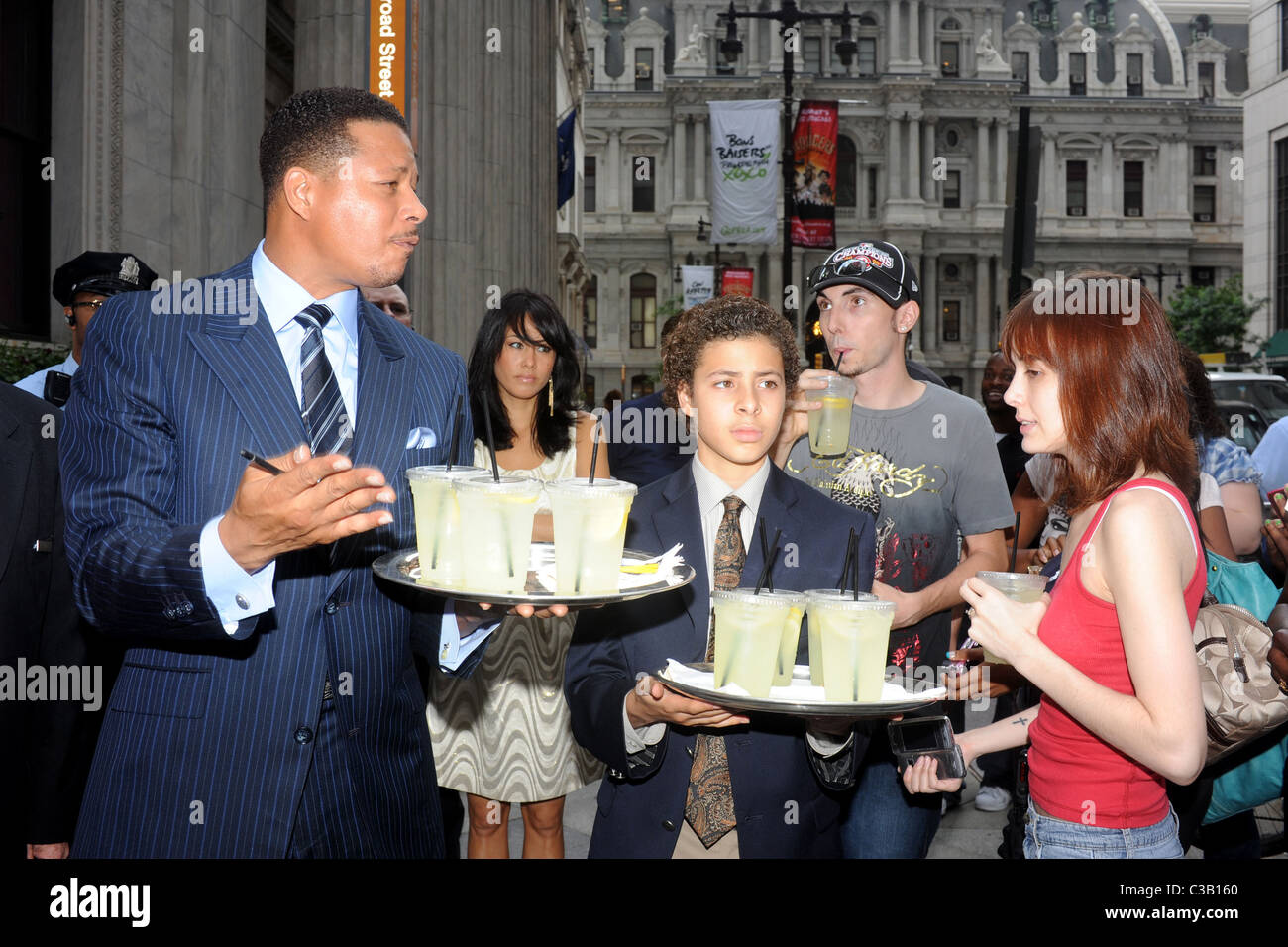 Terrence Howard, Hunter Howard sells lemonade outside of the Ritz ...