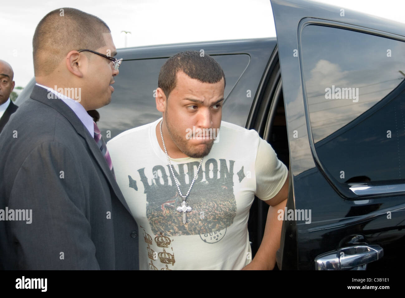 Lenny Santos Aventura sign copies of their new CD 'The Last' at Wal ...