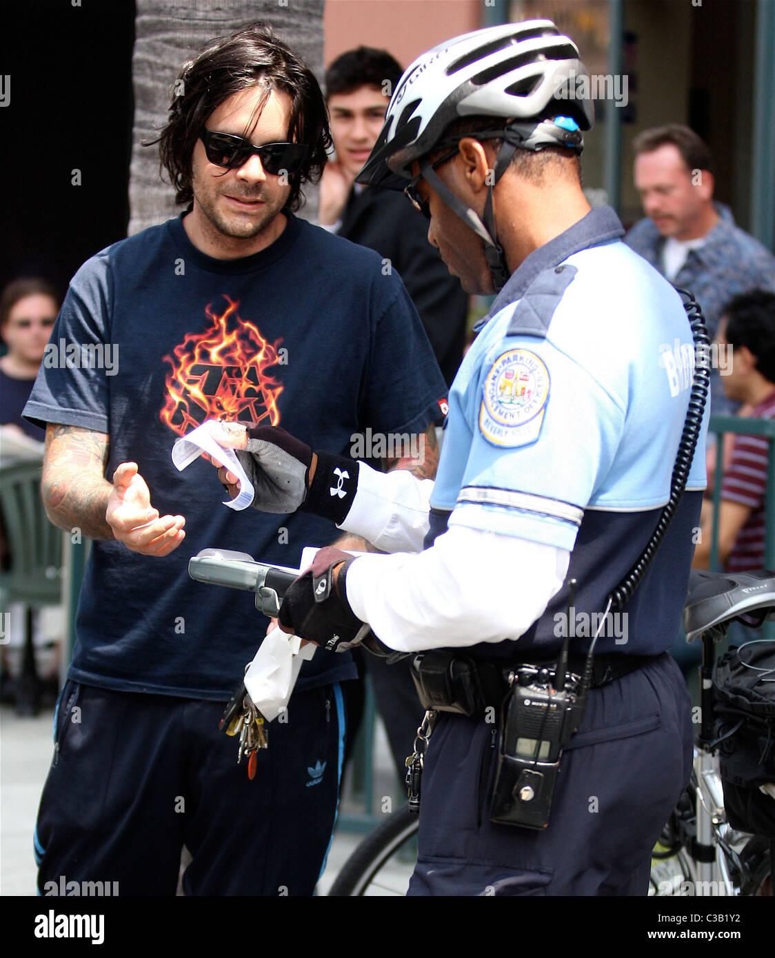 Carmen Electra's rocker fiance Rob Patterson gets a parking ticket ...