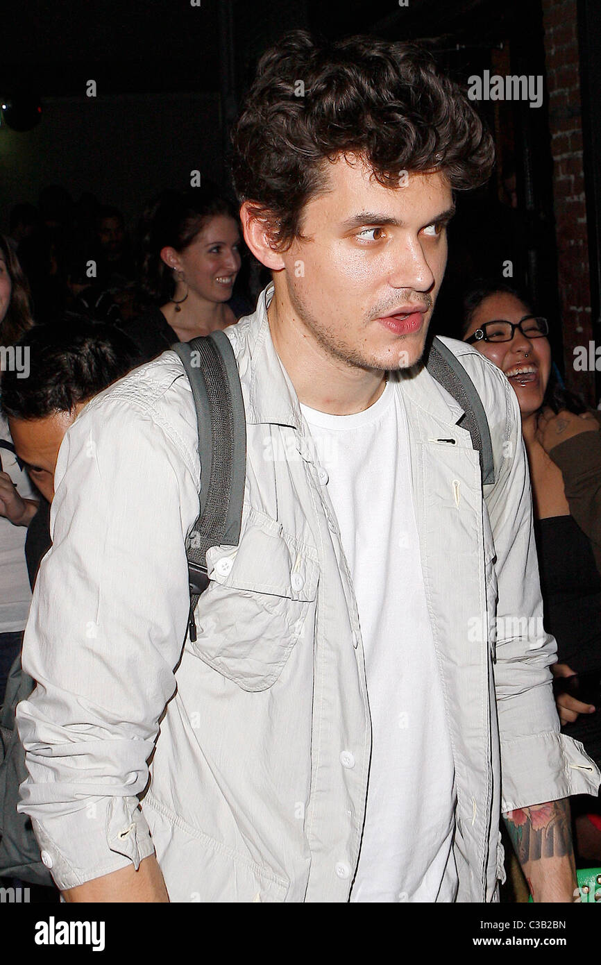 John Mayer outside Hotel Cafe in Hollywood where he performed a gig Los ...