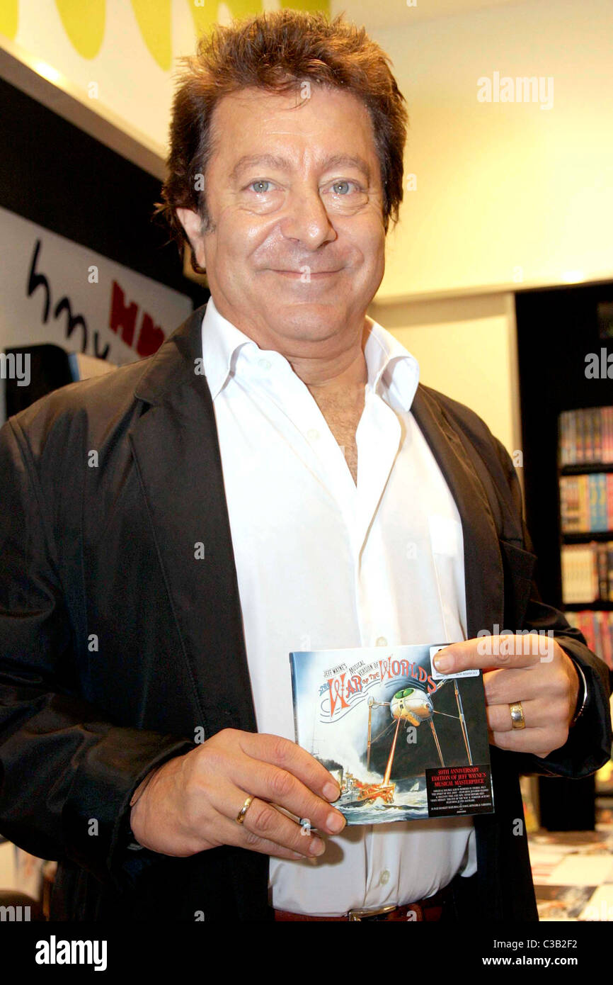 Jeff Wayne signs copies of the 30th anniversary edition of 'Jeff Wayne ...