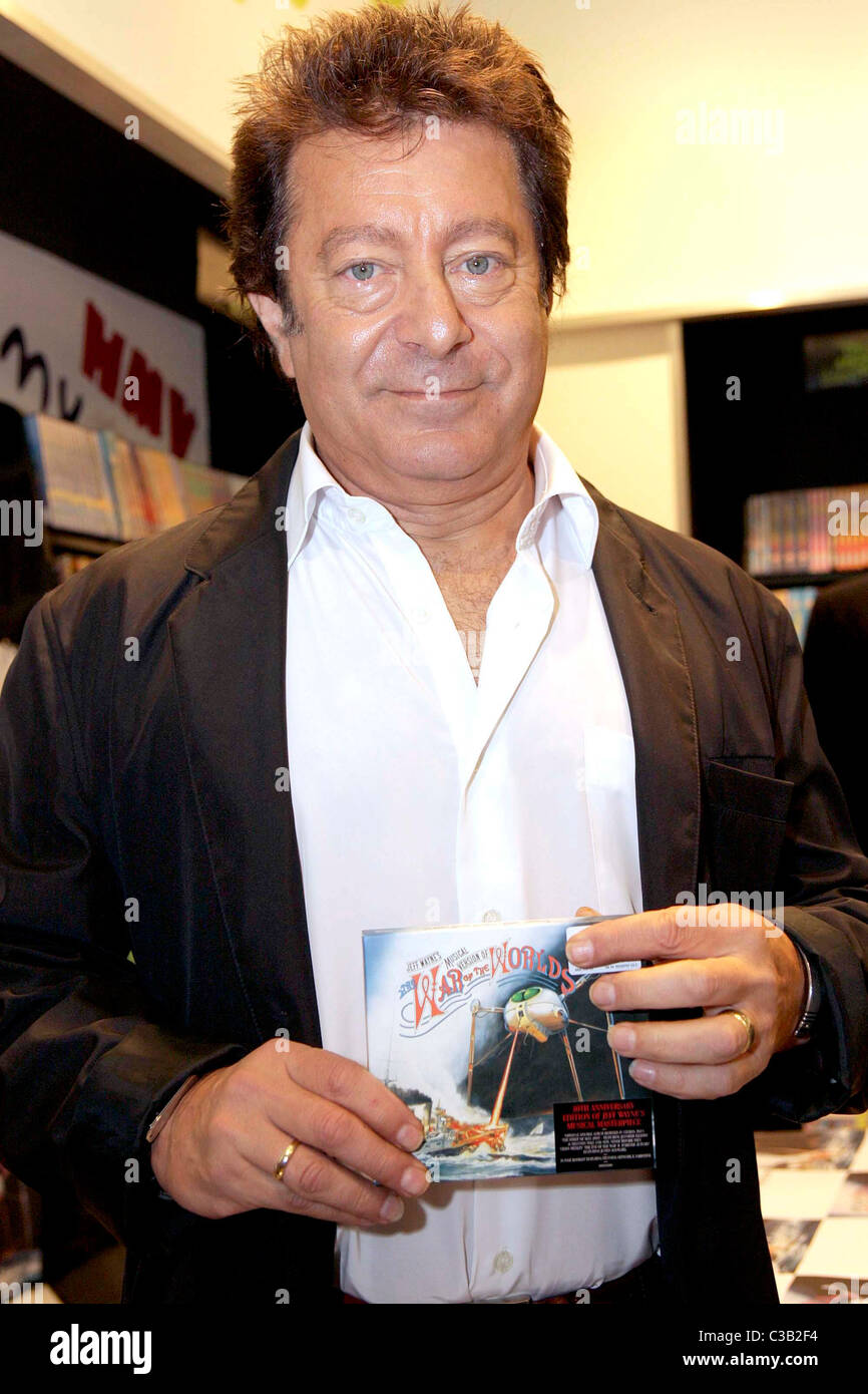 Jeff Wayne signs copies of the 30th anniversary edition of 'Jeff Wayne ...