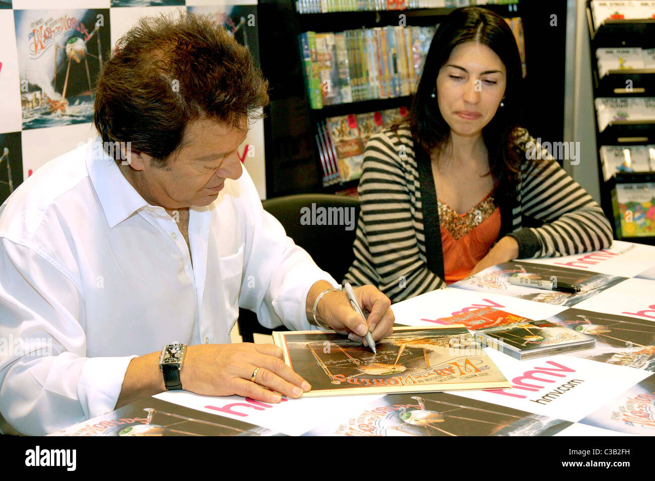 Jeff Wayne signs copies of the 30th anniversary edition of 'Jeff Wayne ...