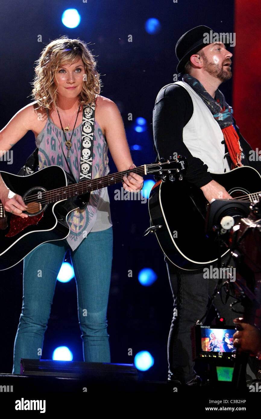 Sugarland The 2009 CMA Music Festival, The Ultimate Country Music Fan ...