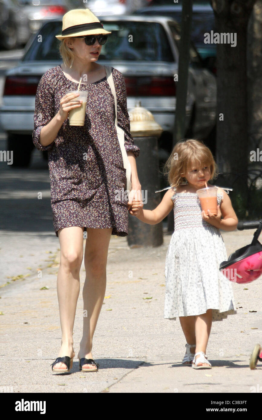 Michelle Williams With Daughter Matilda High Resolution Stock ...