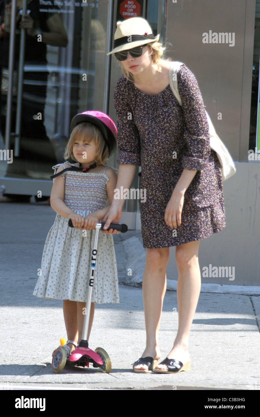 Michelle Williams With Daughter Matilda High Resolution Stock ...