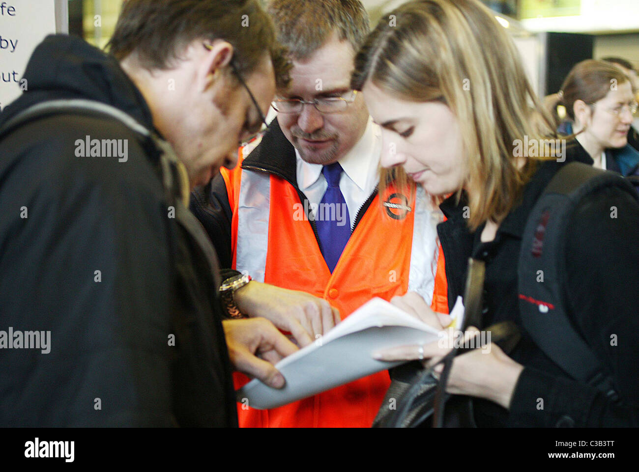 Tfl staff hi-res stock photography and images - Alamy