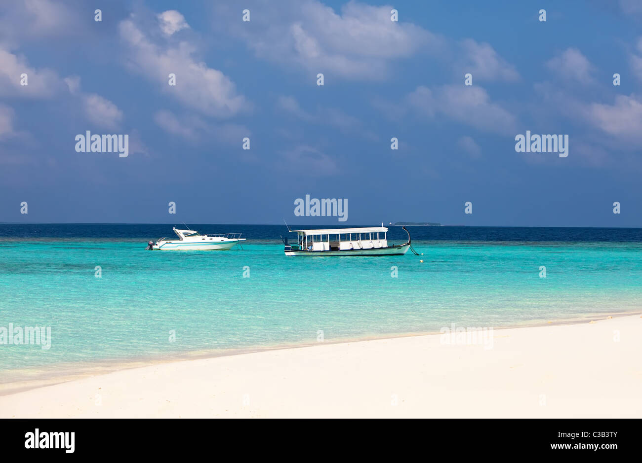 Maldives traditional boat hi-res stock photography and images - Alamy