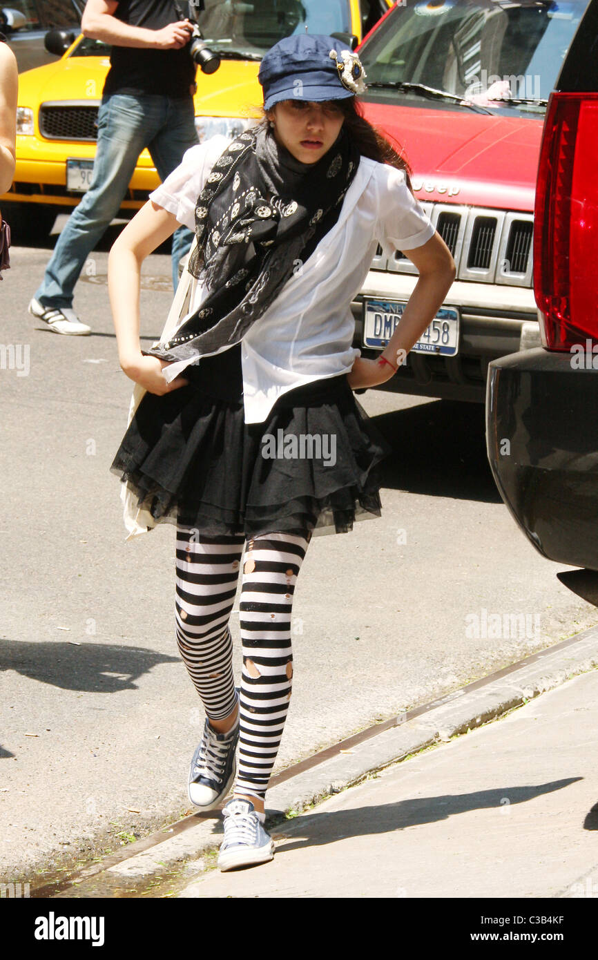 Madonnas Daughter Lourdes Ciccone Leon Visits The Kabbalah Center 3468
