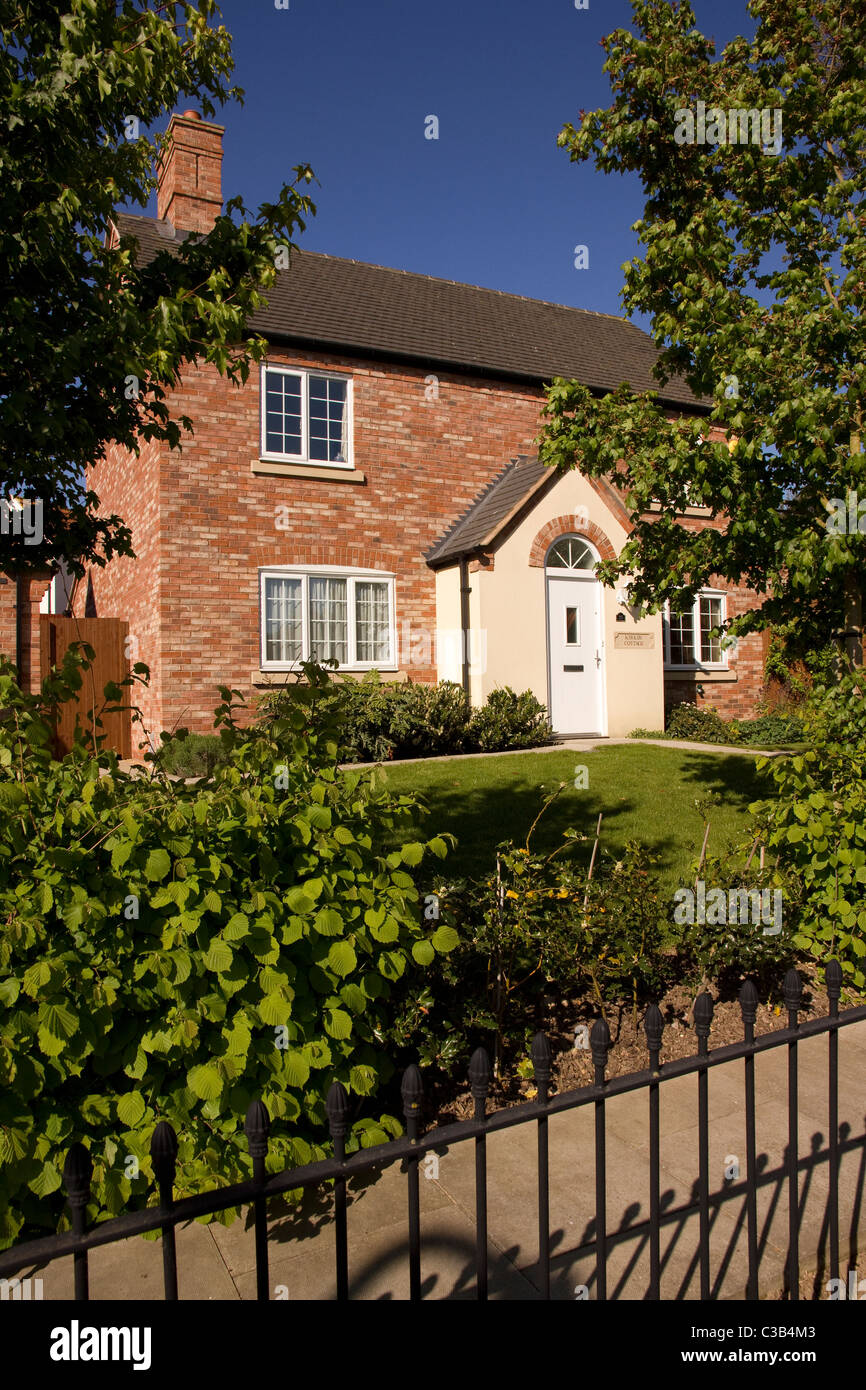 Traditional red brick cottage hi-res stock photography and images - Alamy
