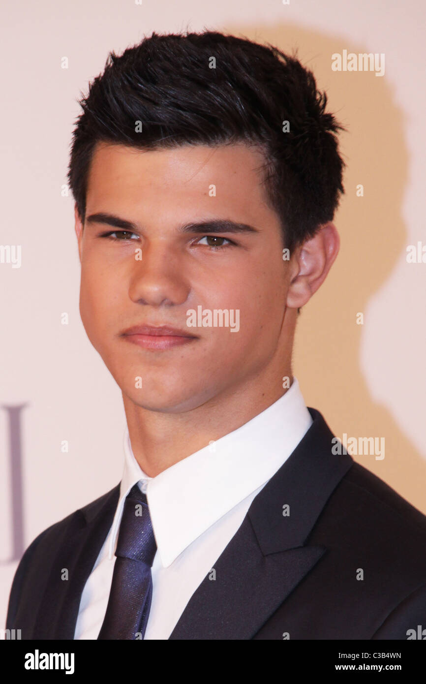 Taylor Lautner 2009 CFDA Fashion Awards at Alice Tully Hall, Lincoln ...