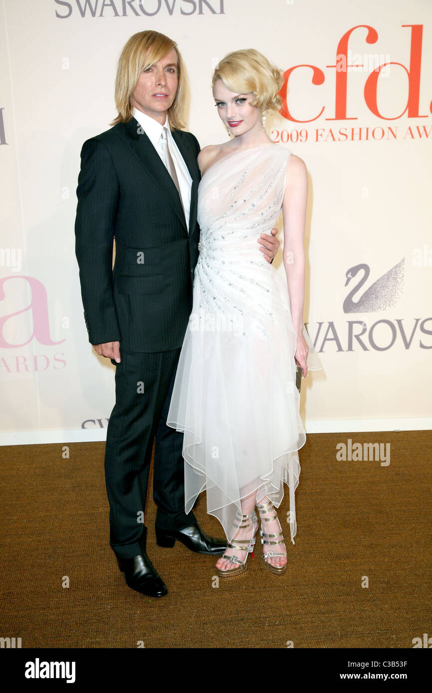 Lydia Hearst and Guest at the 2009 CFDA Fashion Awards at Alice Tully ...