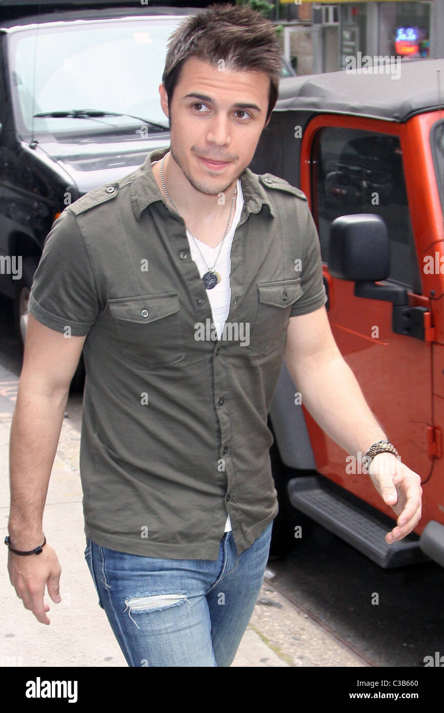 American Idol' winner Kris Allen leaving ABC studios New York City, USA ...