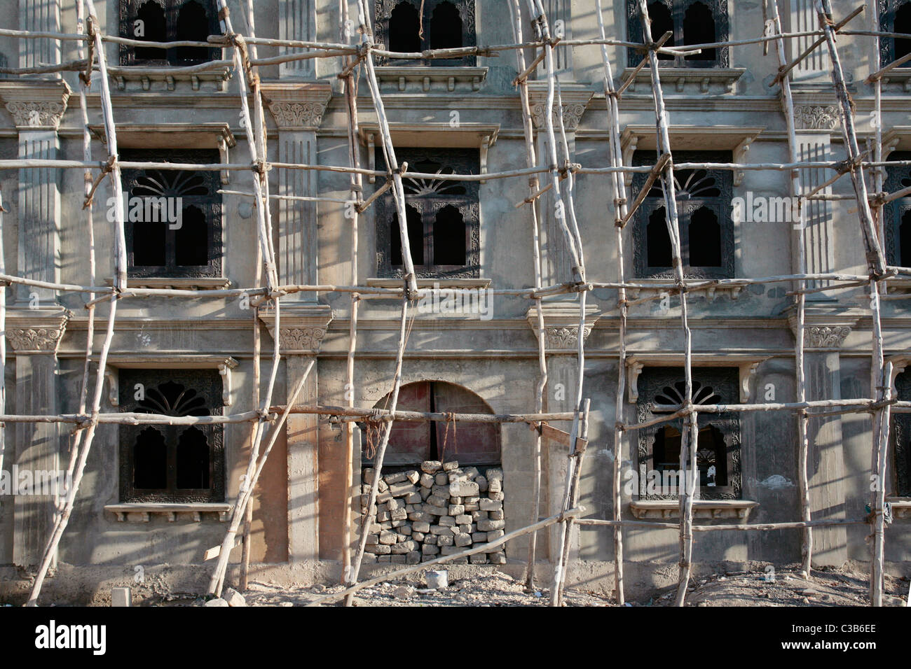 Wooden scaffolding around an old building in Zanzibar's Stone Town ...