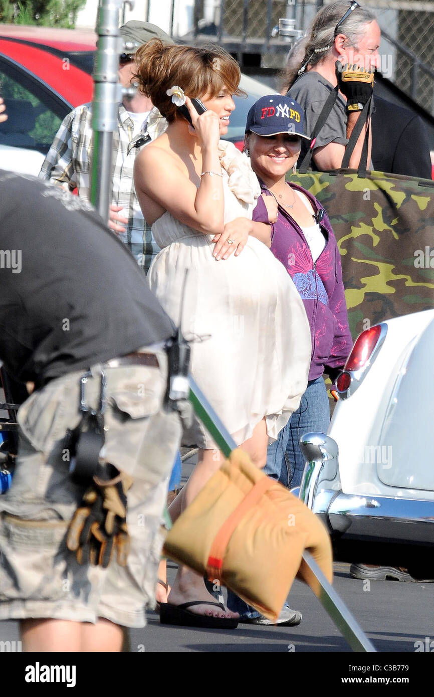 Jennifer Lopez showing off a prosthetic baby bump while on the set of ...